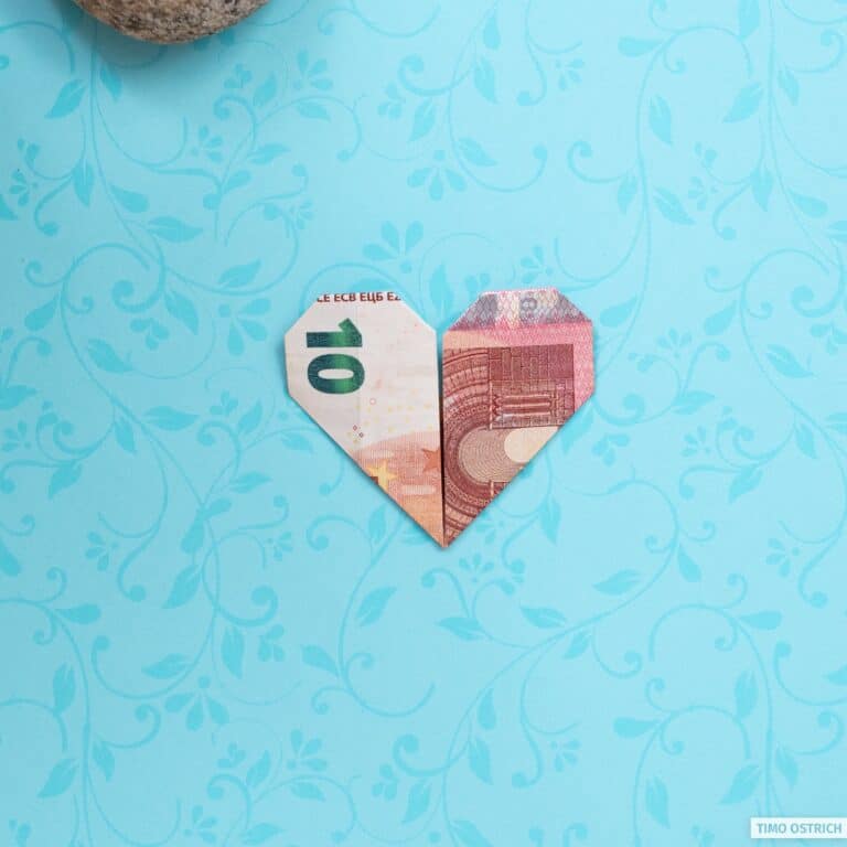Herz aus Geldschein falten: Ein herzliches Geldgeschenk ️